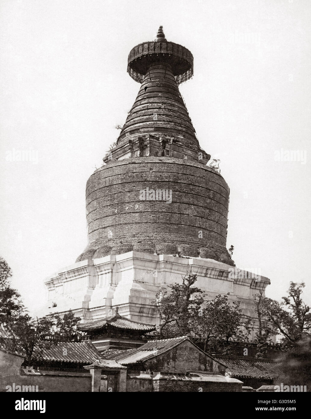 White Pagoda Buddhist Temple, Peking, Beijing, China Stock Photo - Alamy