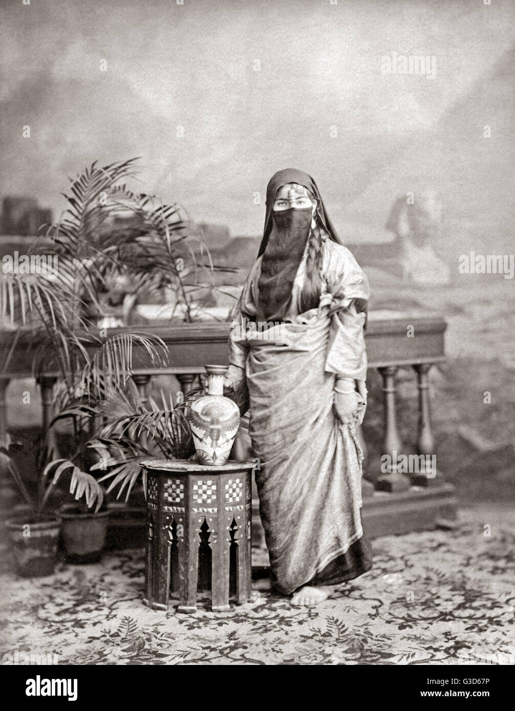 Woman egypt 1890 hi-res stock photography and images - Alamy