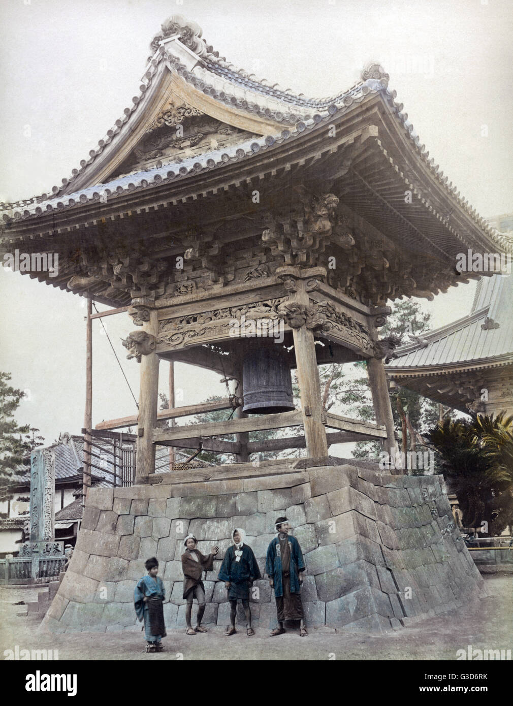 Japanese temple bell hi-res stock photography and images - Alamy