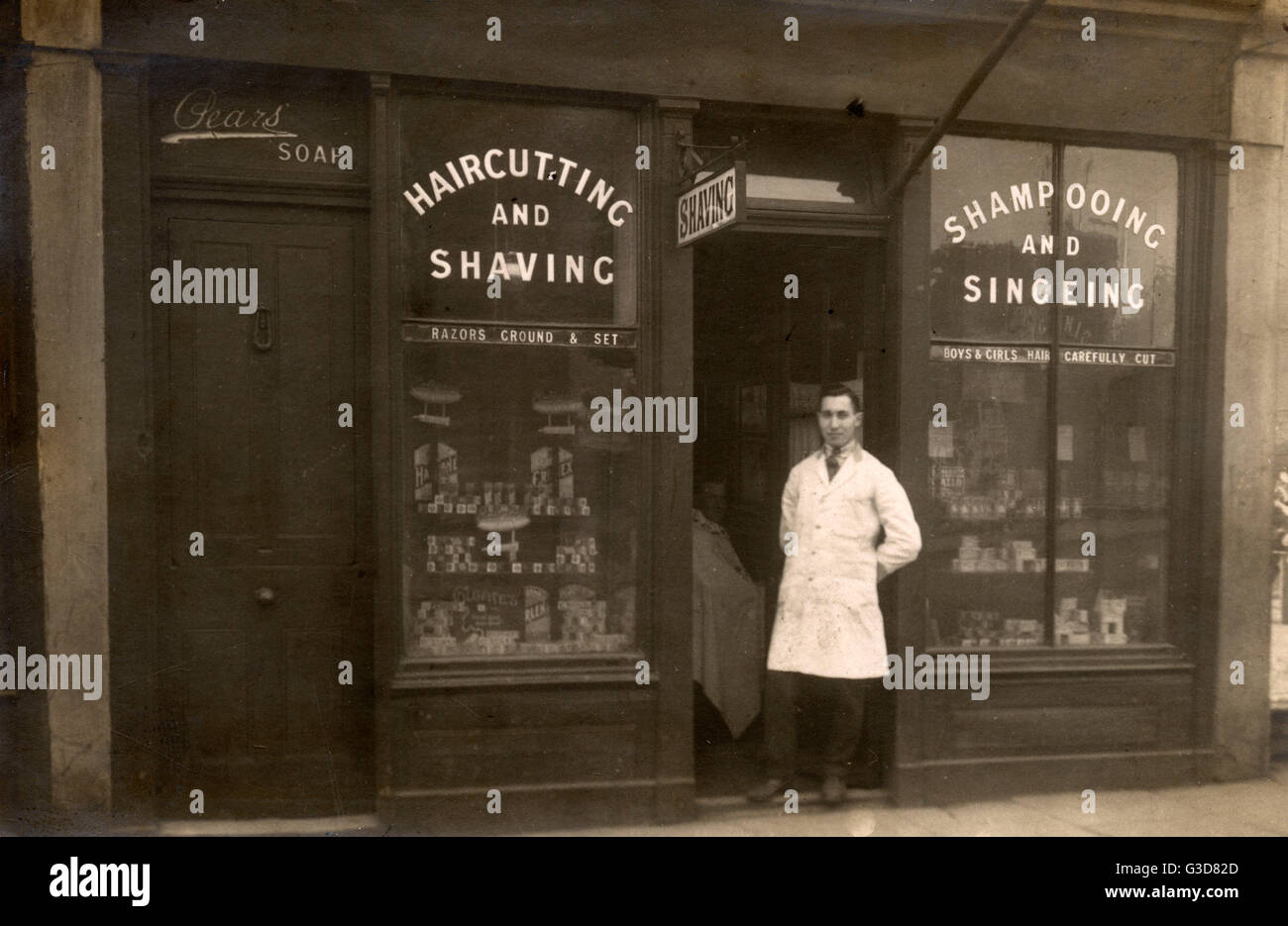Barber shop outside hi-res stock photography and images - Alamy
