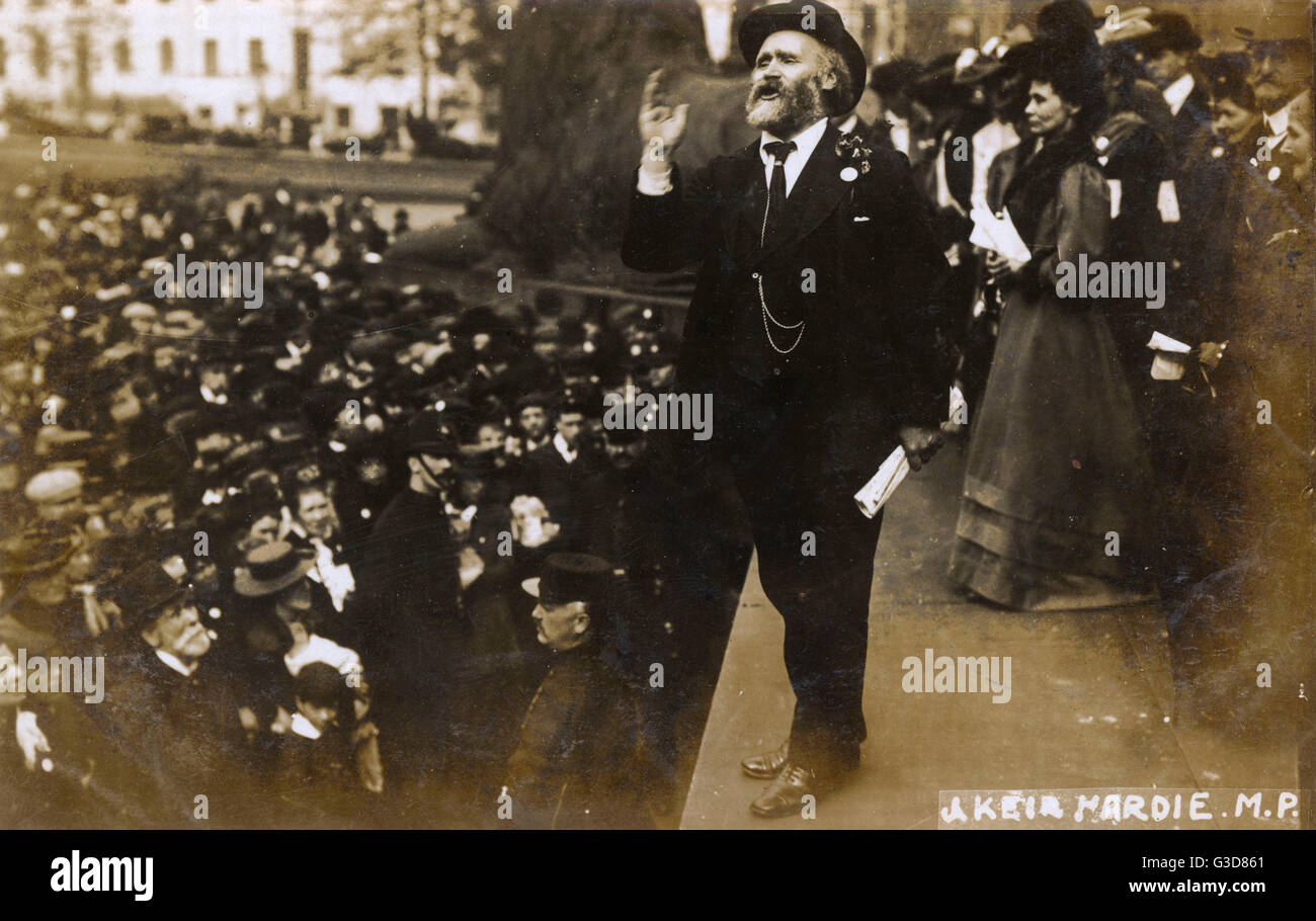 Keir Hardie addressing suffragettes at Trafalgar Square Stock Photo - Alamy