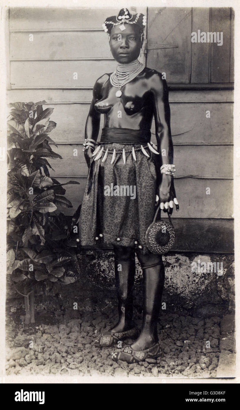 African woman in native dress hi-res stock photography and images - Alamy