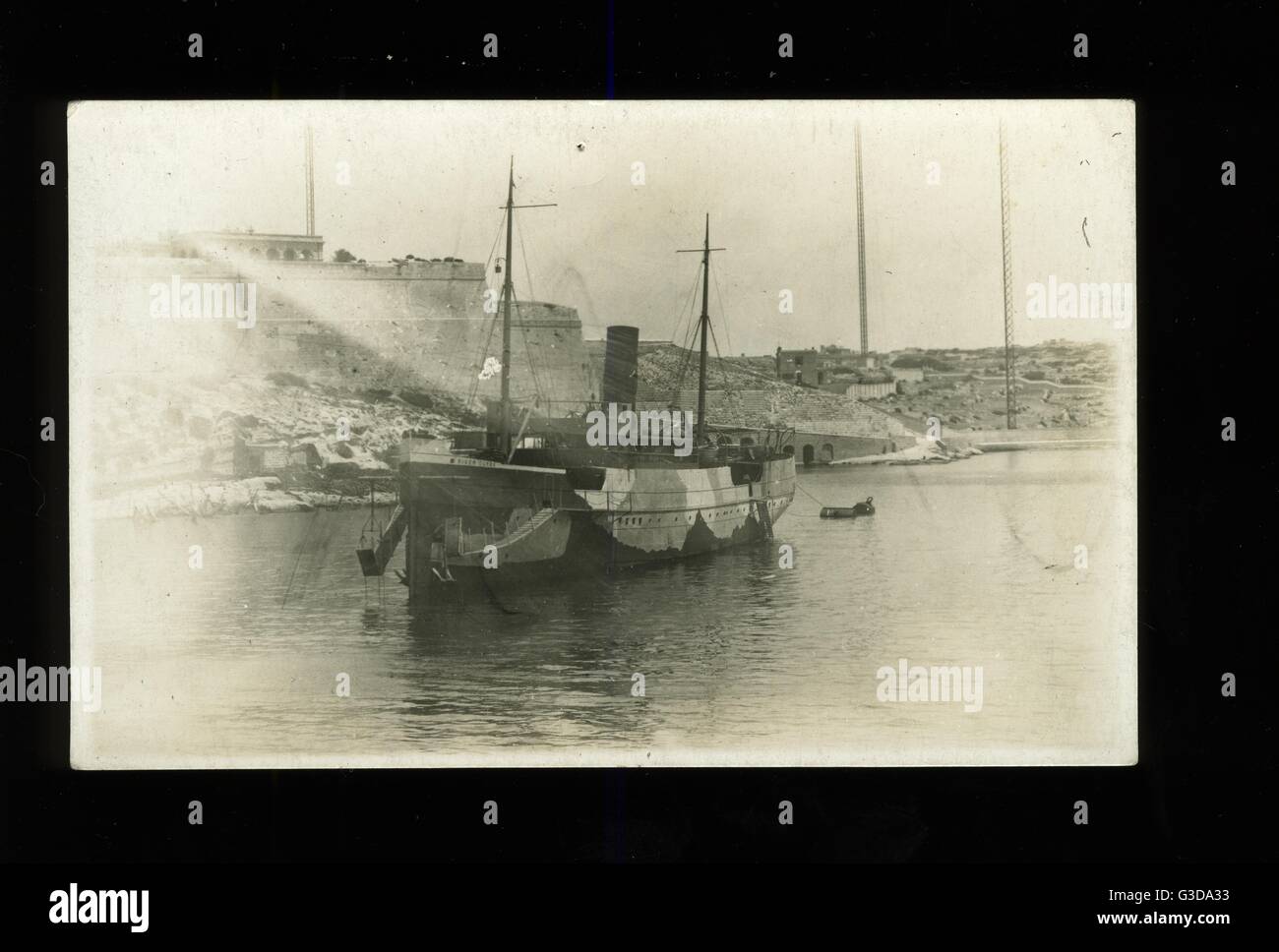 Ship used to represent the SS River Clyde in 'Tell England' Stock Photo ...