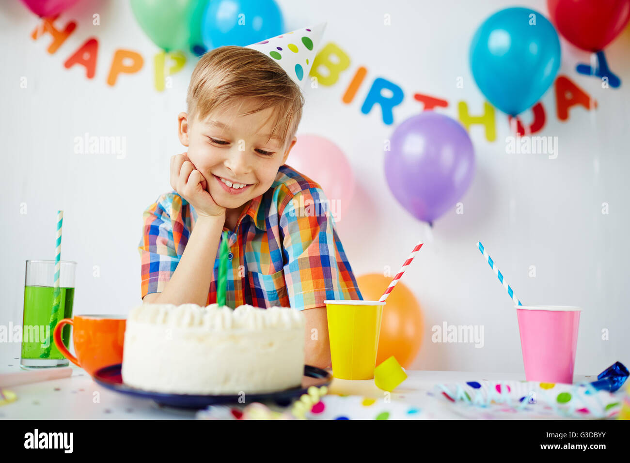 Boy birthday party hi-res stock photography and images - Alamy