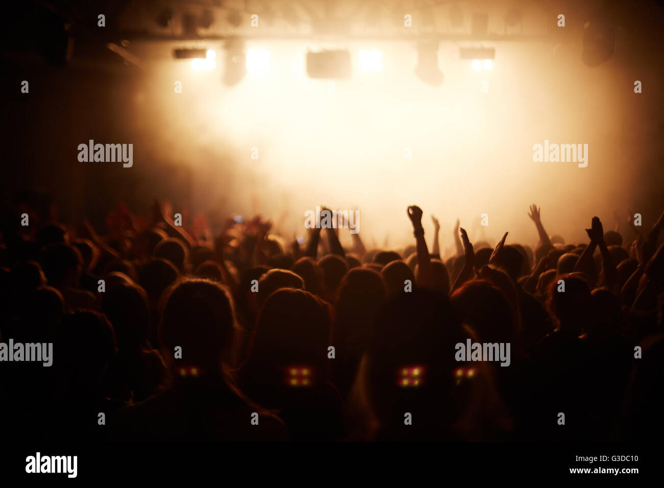 Life concert hi-res stock photography and images - Alamy