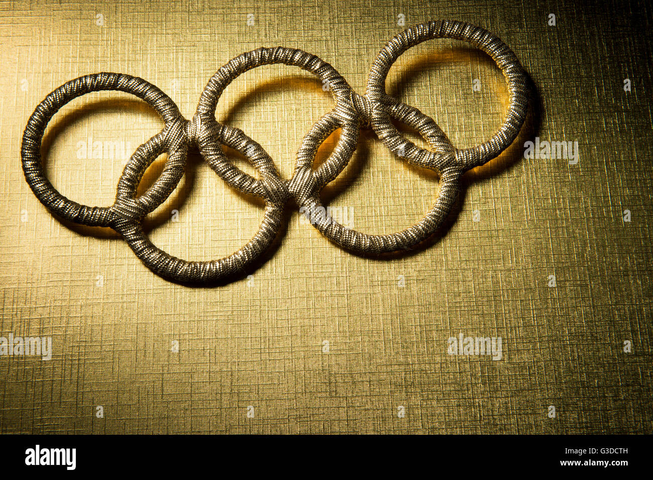 Golden rings olympics hi-res stock photography and images - Alamy
