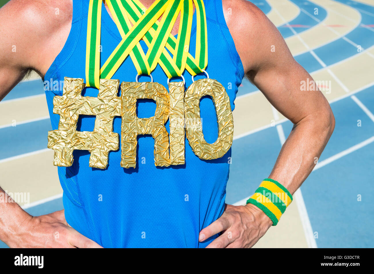 Gold medal athlete standing running hi-res stock photography and images ...