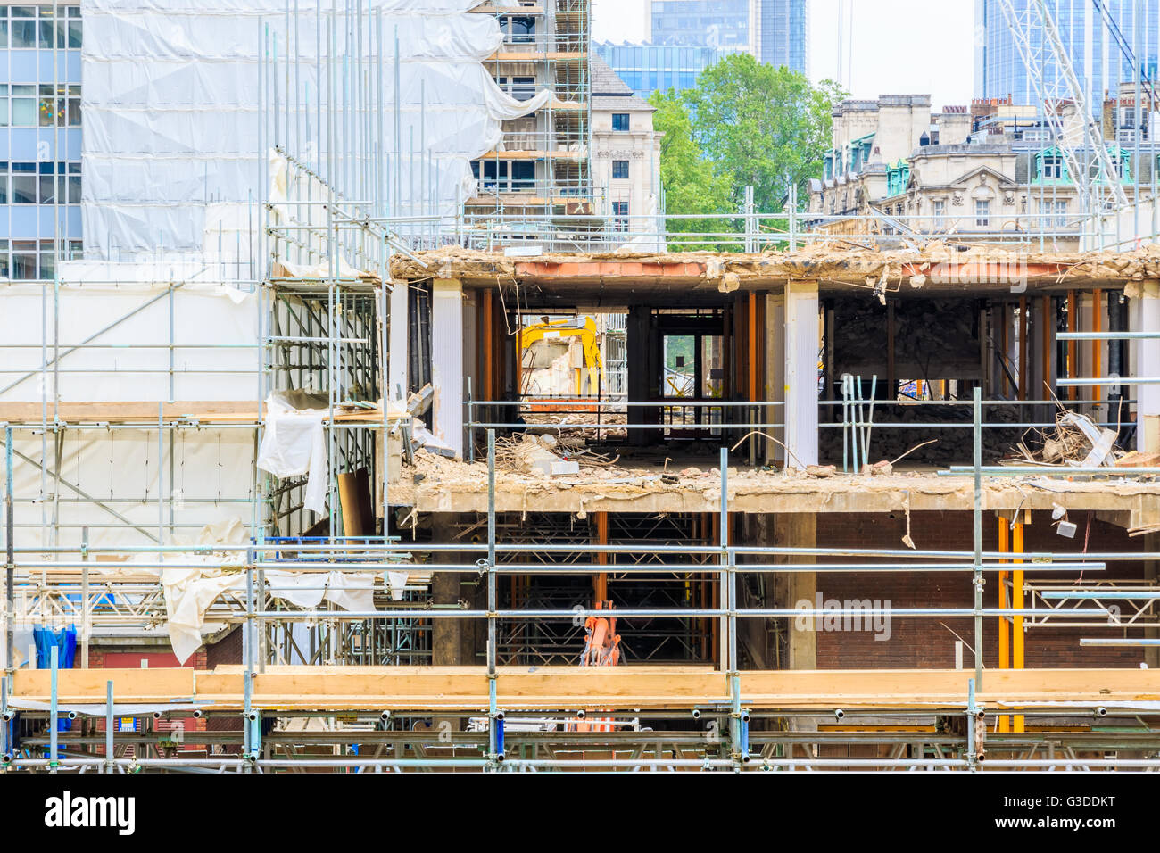 Building constriction site with scaffolding, cranes and industrial ...