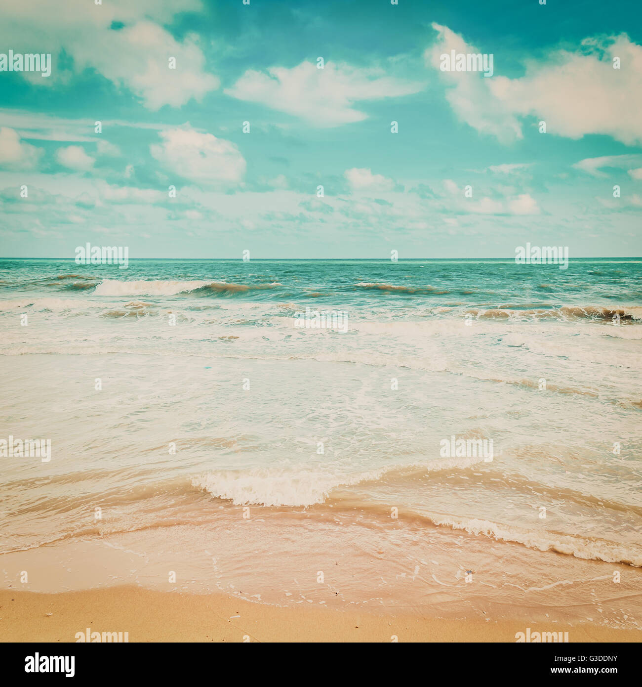 Vintage beach hi-res stock photography and images - Alamy