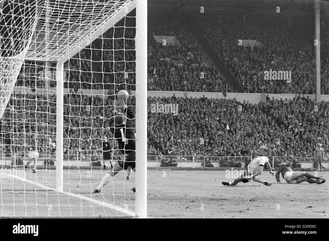 1966 world cup final geoff hurst goal High Resolution Stock Photography ...