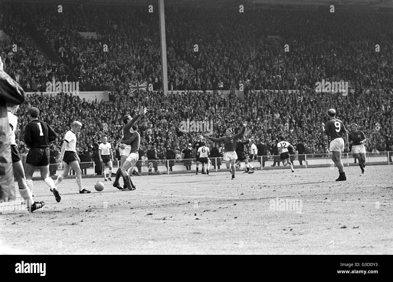 Goal 1966 world cup final england hi-res stock photography and images ...