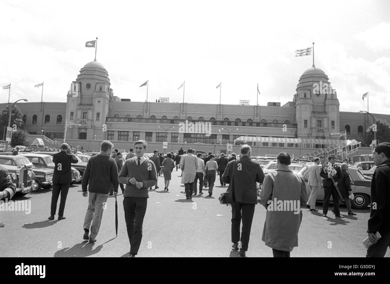 1966 world cup england fans hi-res stock photography and images - Alamy