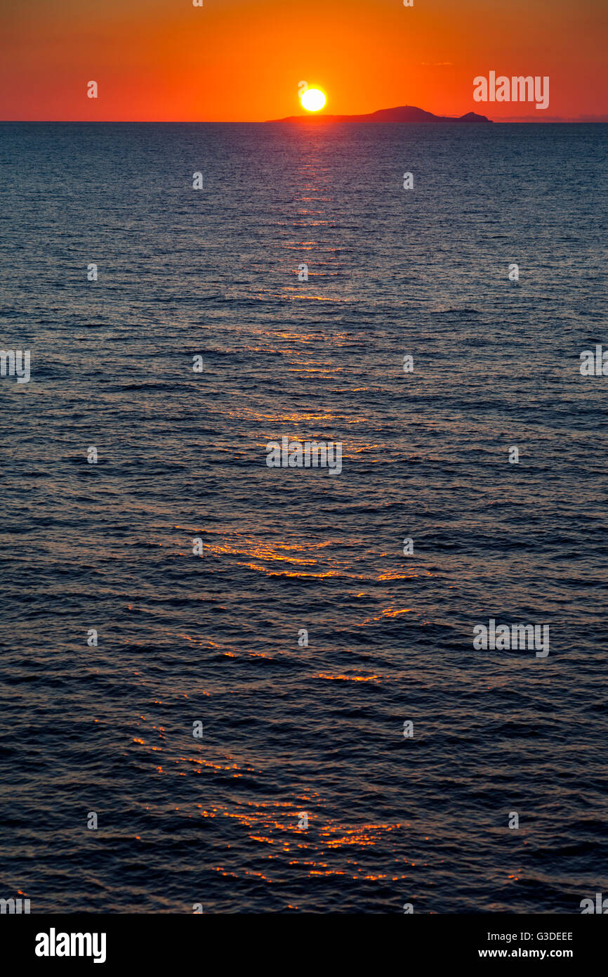 Reflecting sun in the sea hi-res stock photography and images - Alamy