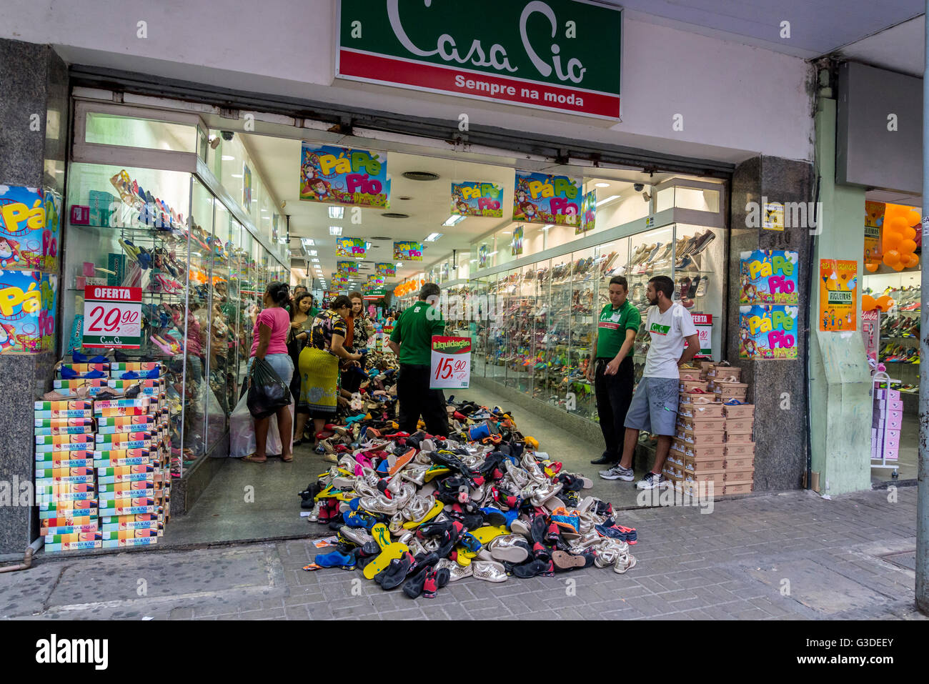 Pedestrianised shopping area, Santo Antônio neighbourhood, Recife ...