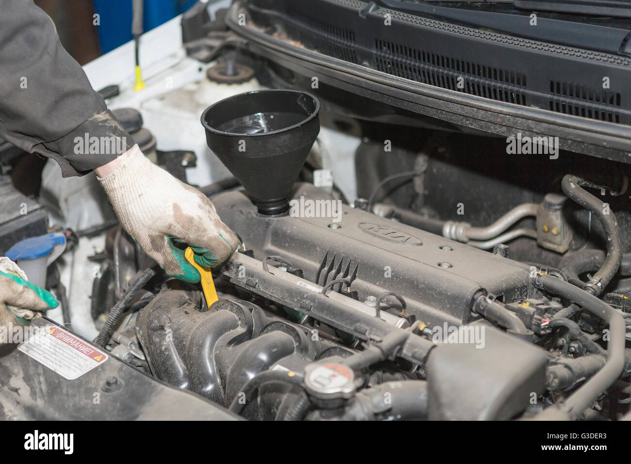 Mechanic checking the oil level in a car engine Stock Photo - Alamy