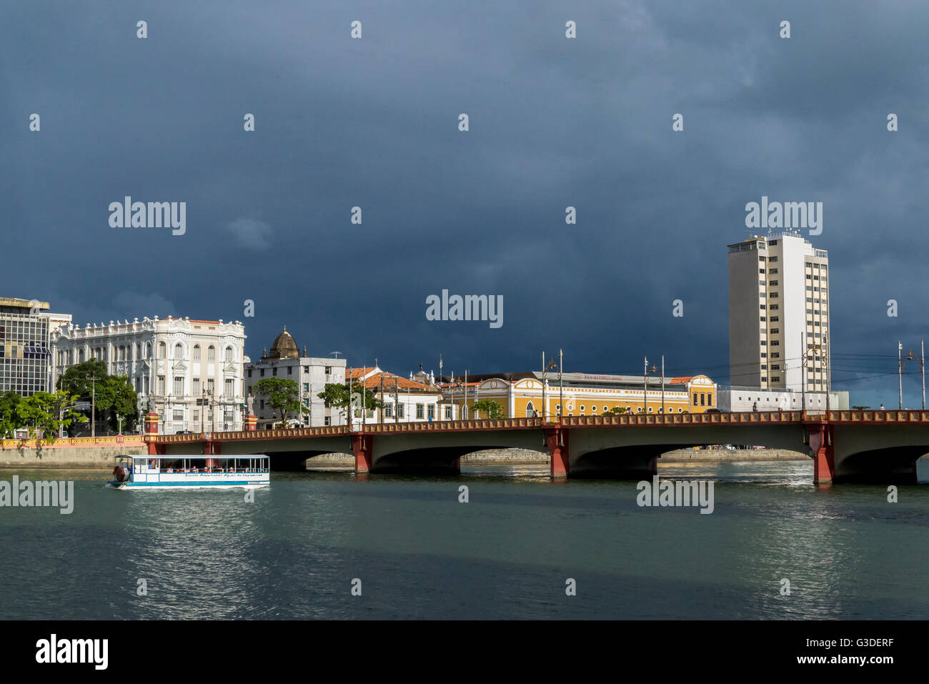 Ponte Santa Isabel Bridge and buildings along the river, Recife ...