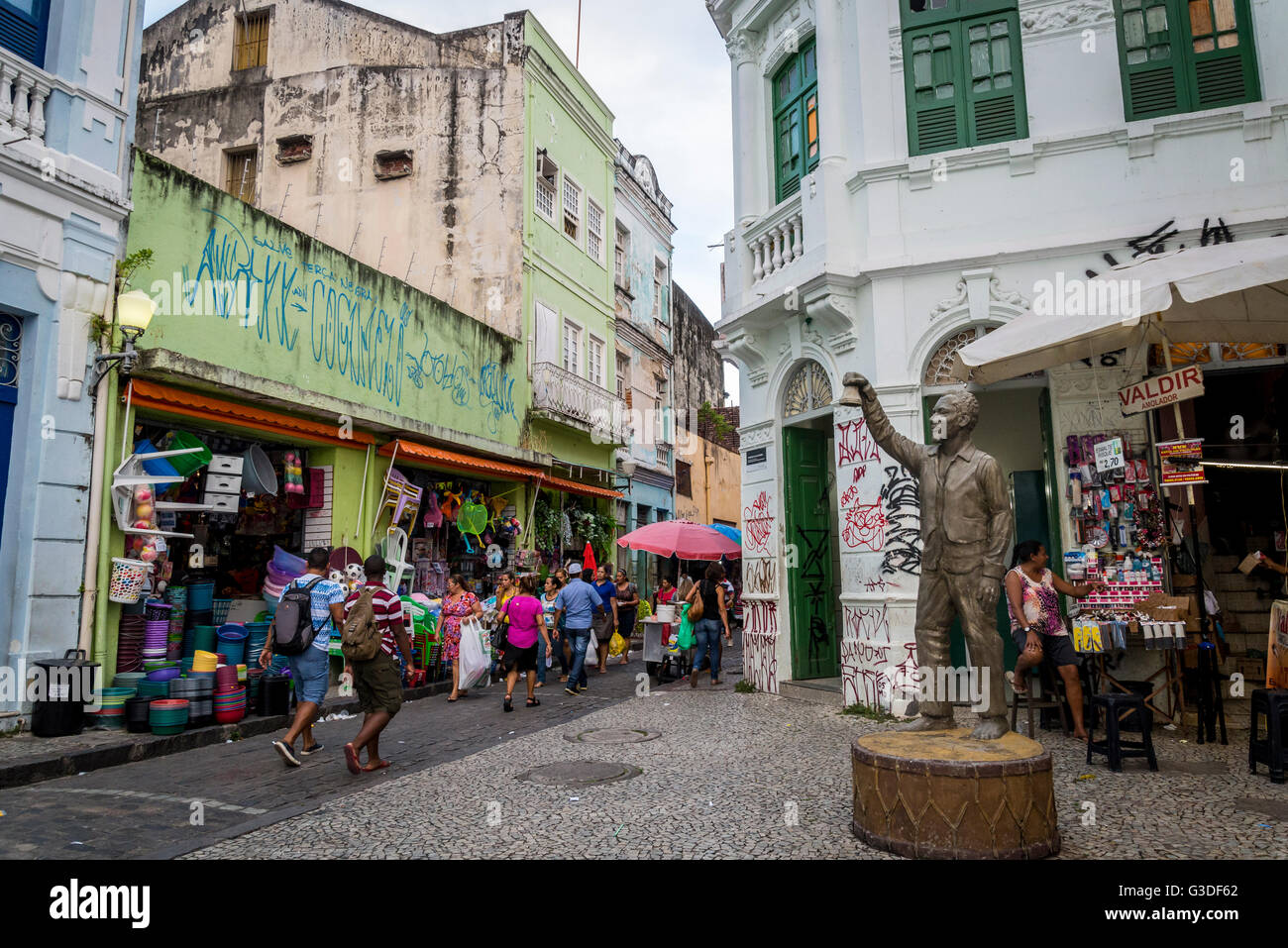 São José market, busy street and Luiz Gonzaga sculpture, Recife ...