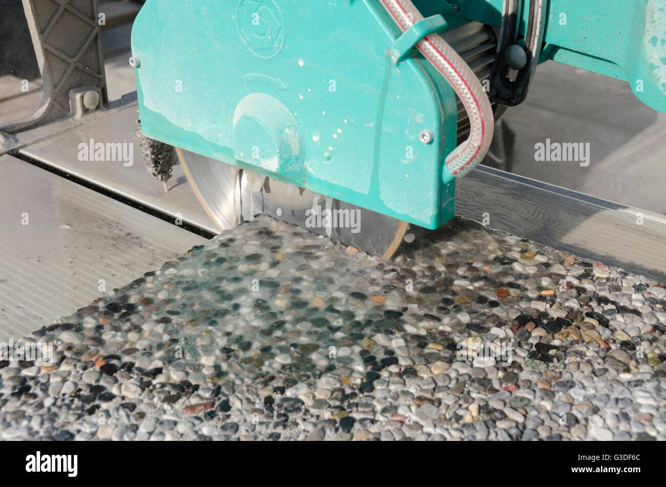 Water on tiles hi-res stock photography and images - Alamy