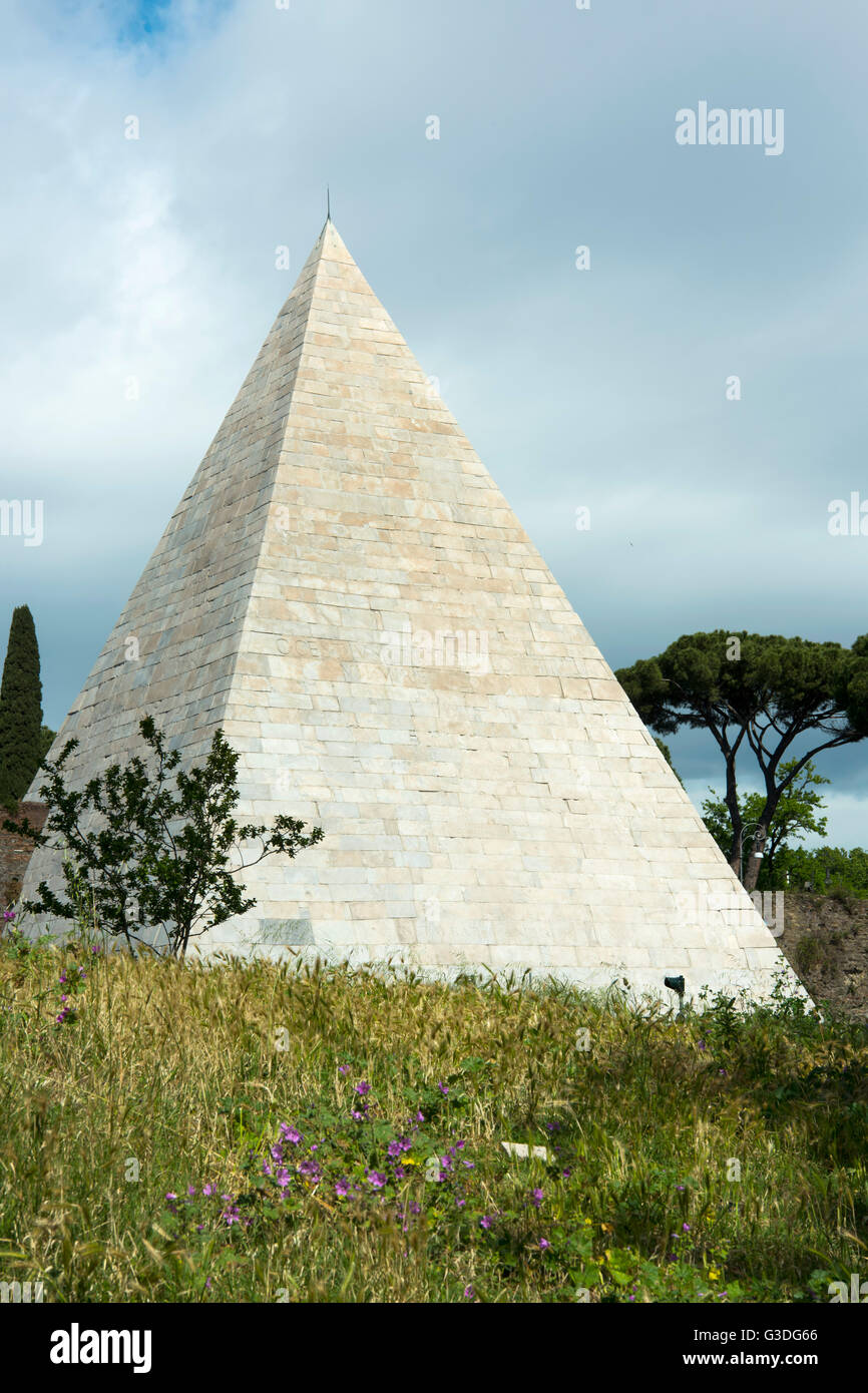 Cestia pyramide hi-res stock photography and images - Alamy