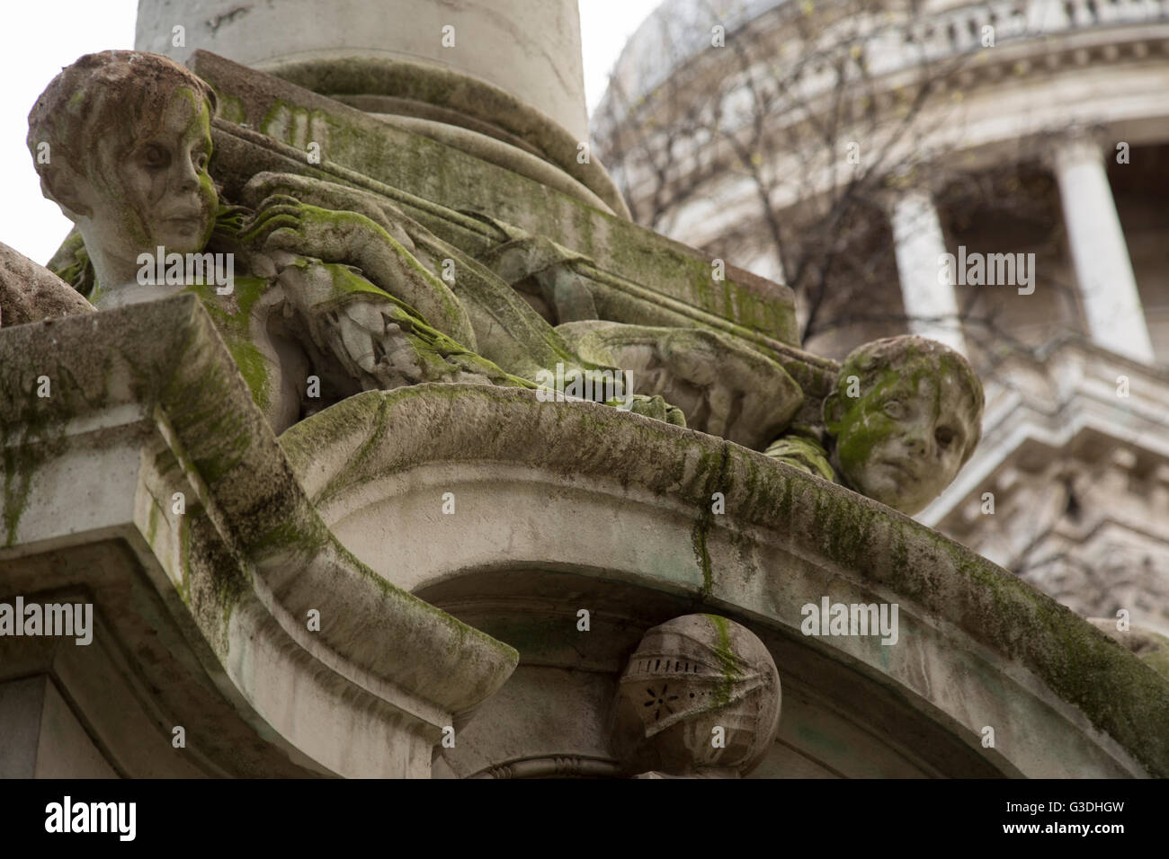 Statue column hi-res stock photography and images - Alamy