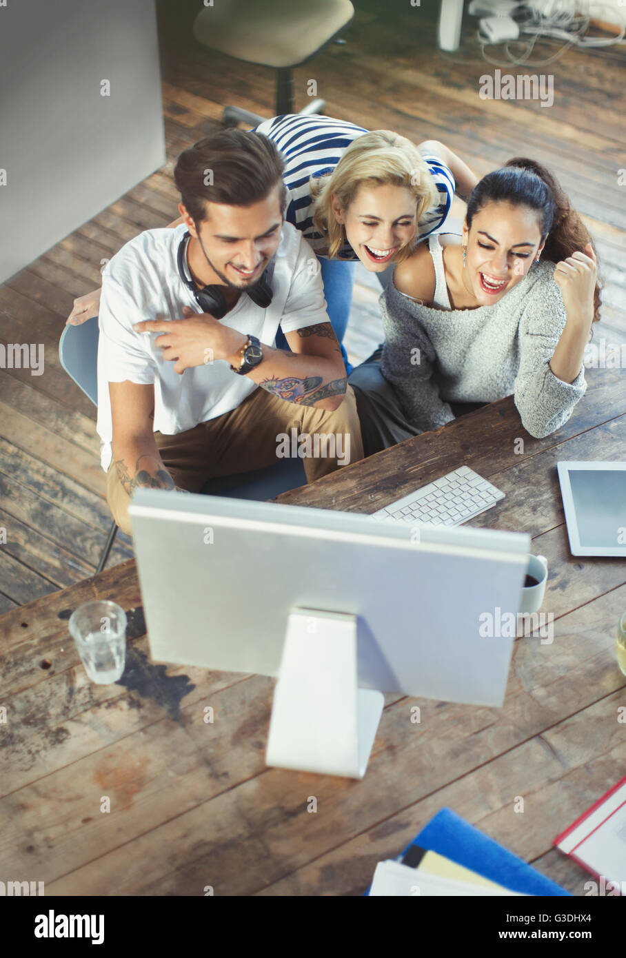 Teamwork study young hi-res stock photography and images - Alamy