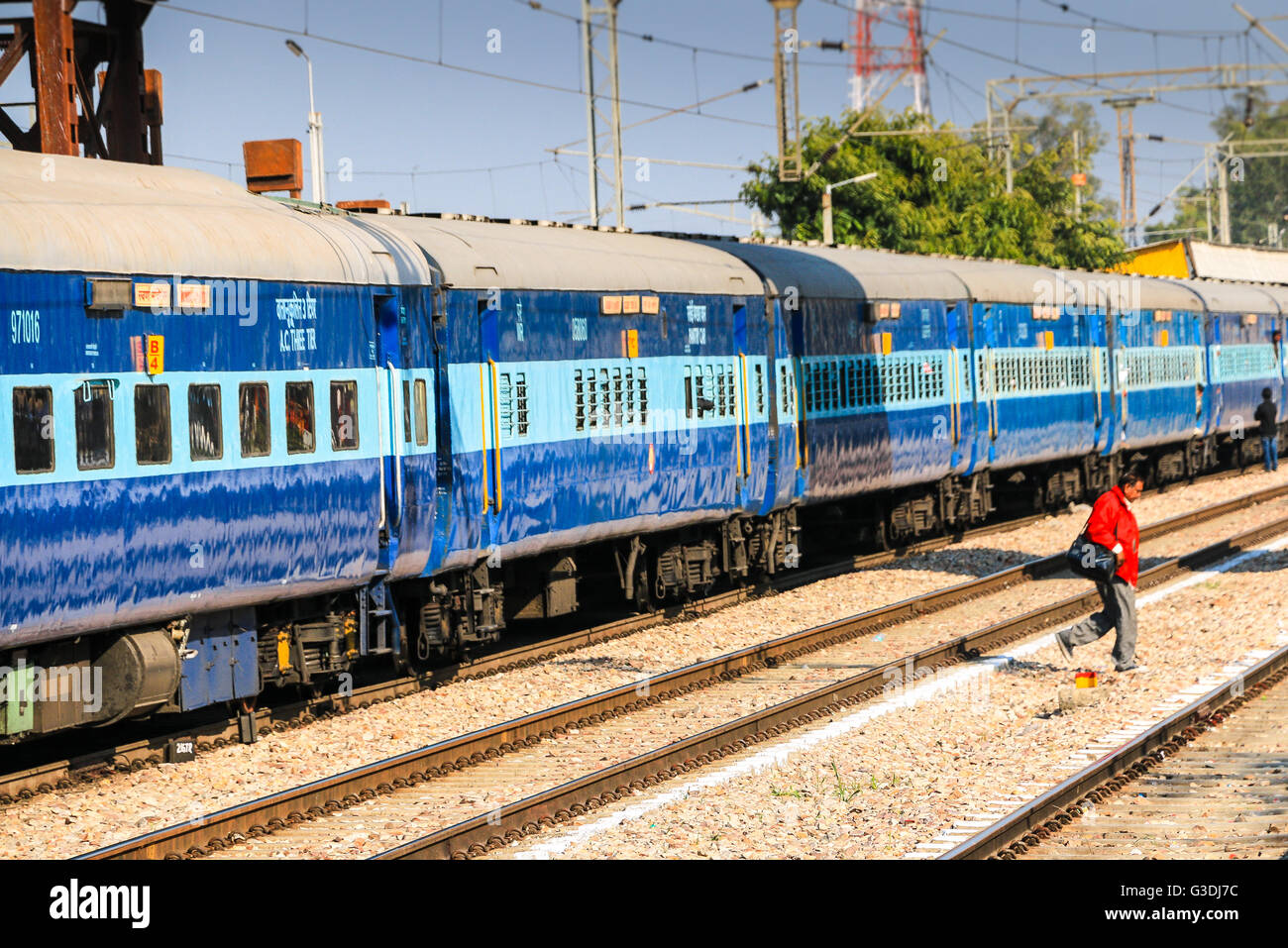Indian Railway Crossing Stock Photos & Indian Railway Crossing Stock ...