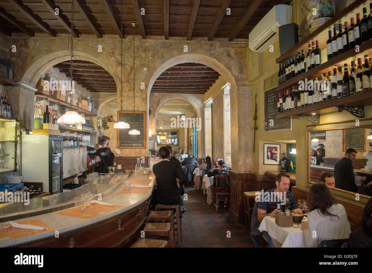 Italien, Rom, Antica Enoteca, Via della Groce 76 Stock Photo - Alamy