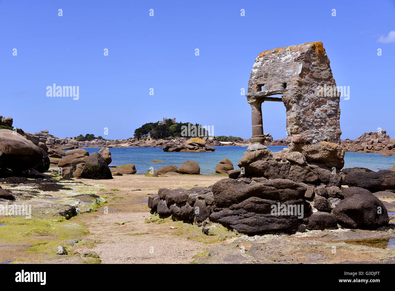 The Oratoire in the beach of Ploumanac'h Stock Photo - Alamy