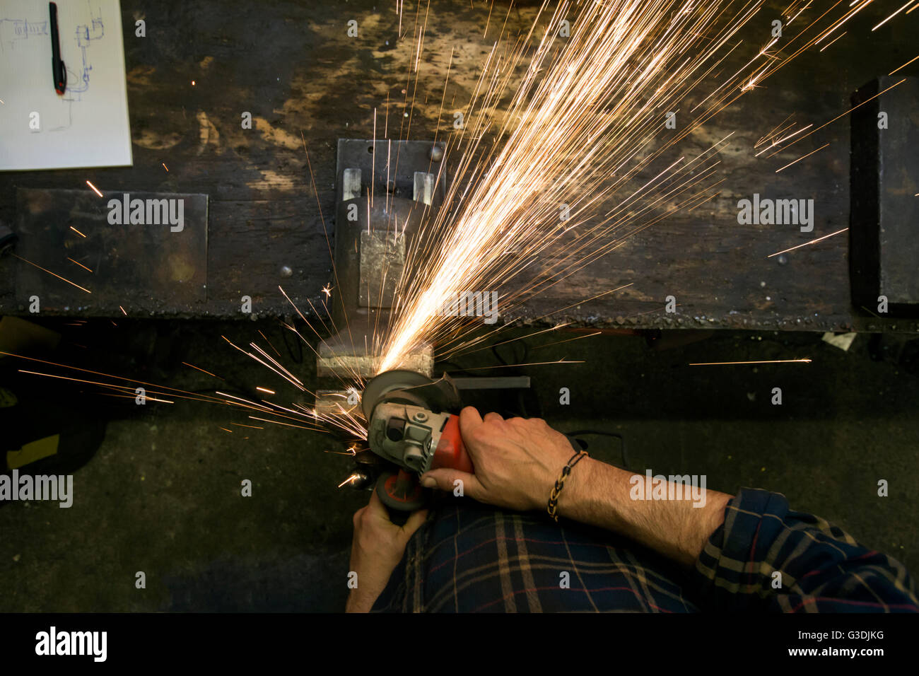 Metal forming and shaping machine hi-res stock photography and images ...