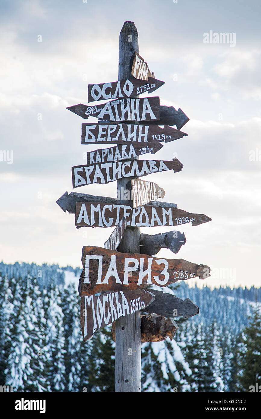 Directional and distance signs for the European cities Stock Photo - Alamy