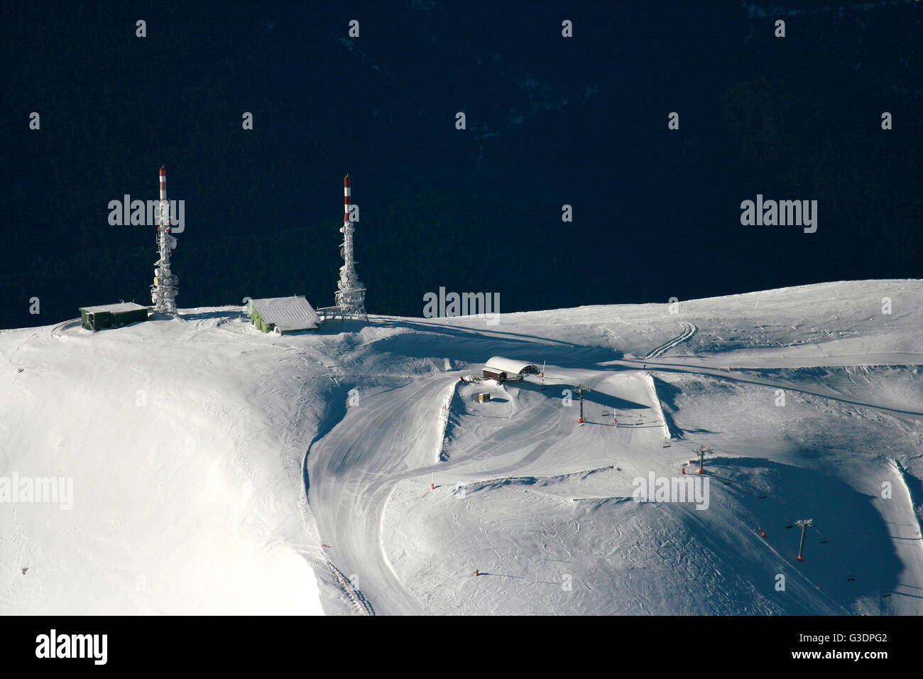 Communications towers hi-res stock photography and images - Alamy