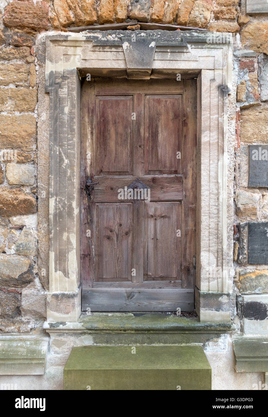 Front door stone frame hi-res stock photography and images - Alamy