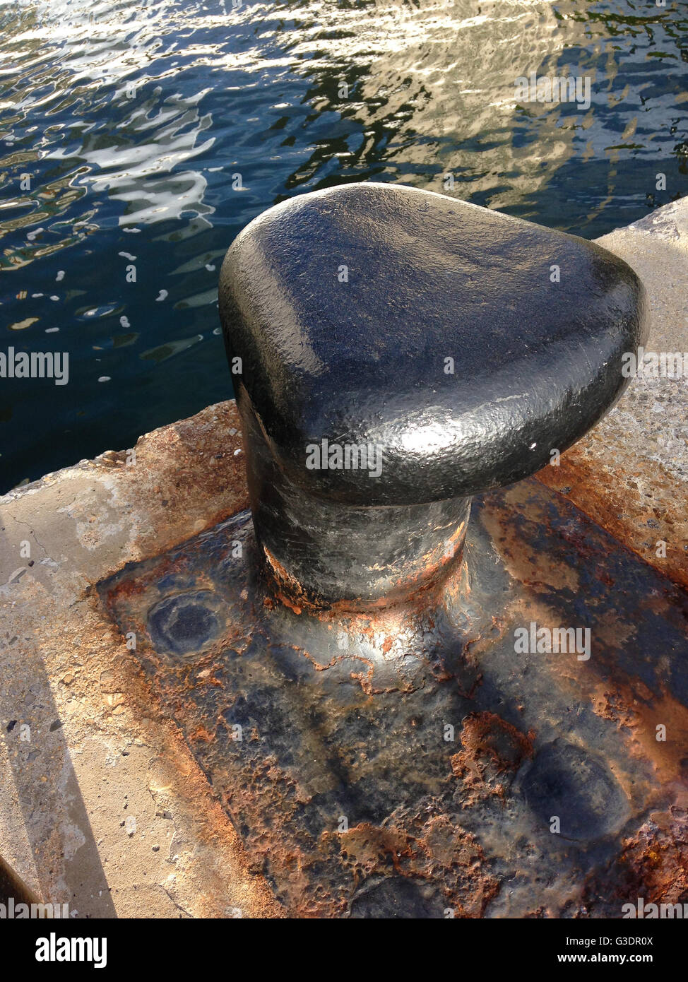Boat docking post on the pier Stock Photo - Alamy