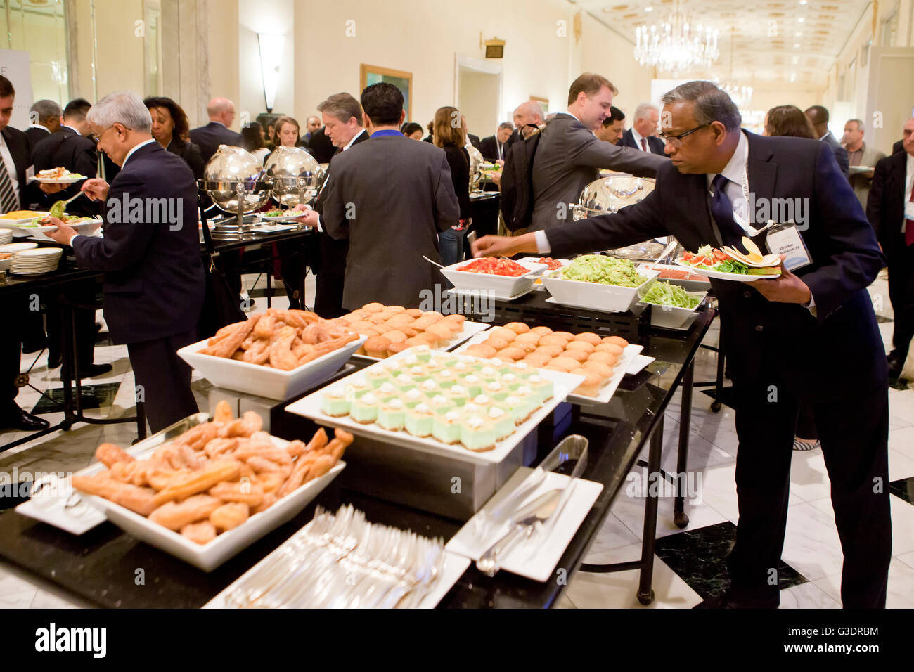 Buffet style line hi-res stock photography and images - Alamy