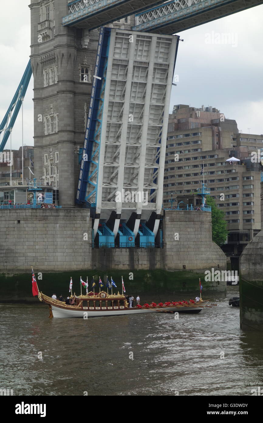 Gloriana, Tower Bridge, London UK - Her Majesty The Queen's 90th ...