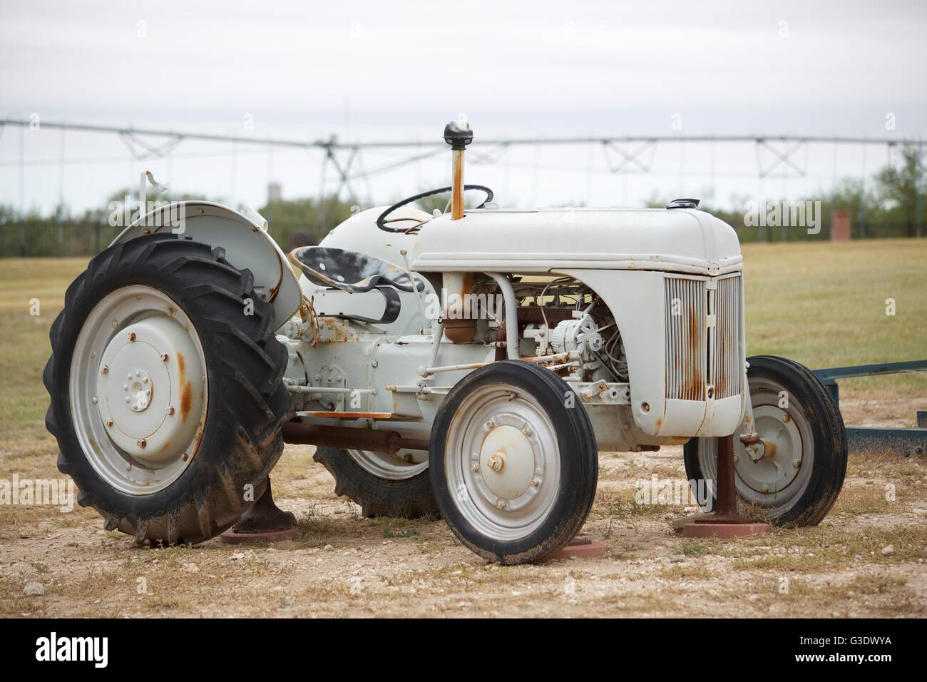 White tractor hi-res stock photography and images - Alamy