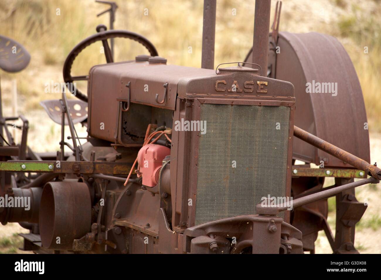 Rusty old farm tractor hi-res stock photography and images - Alamy