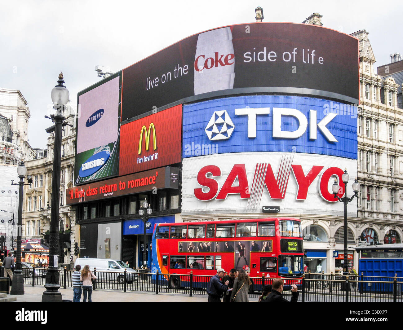 Busy Piccadilly Circus London, England Stock Photo - Alamy