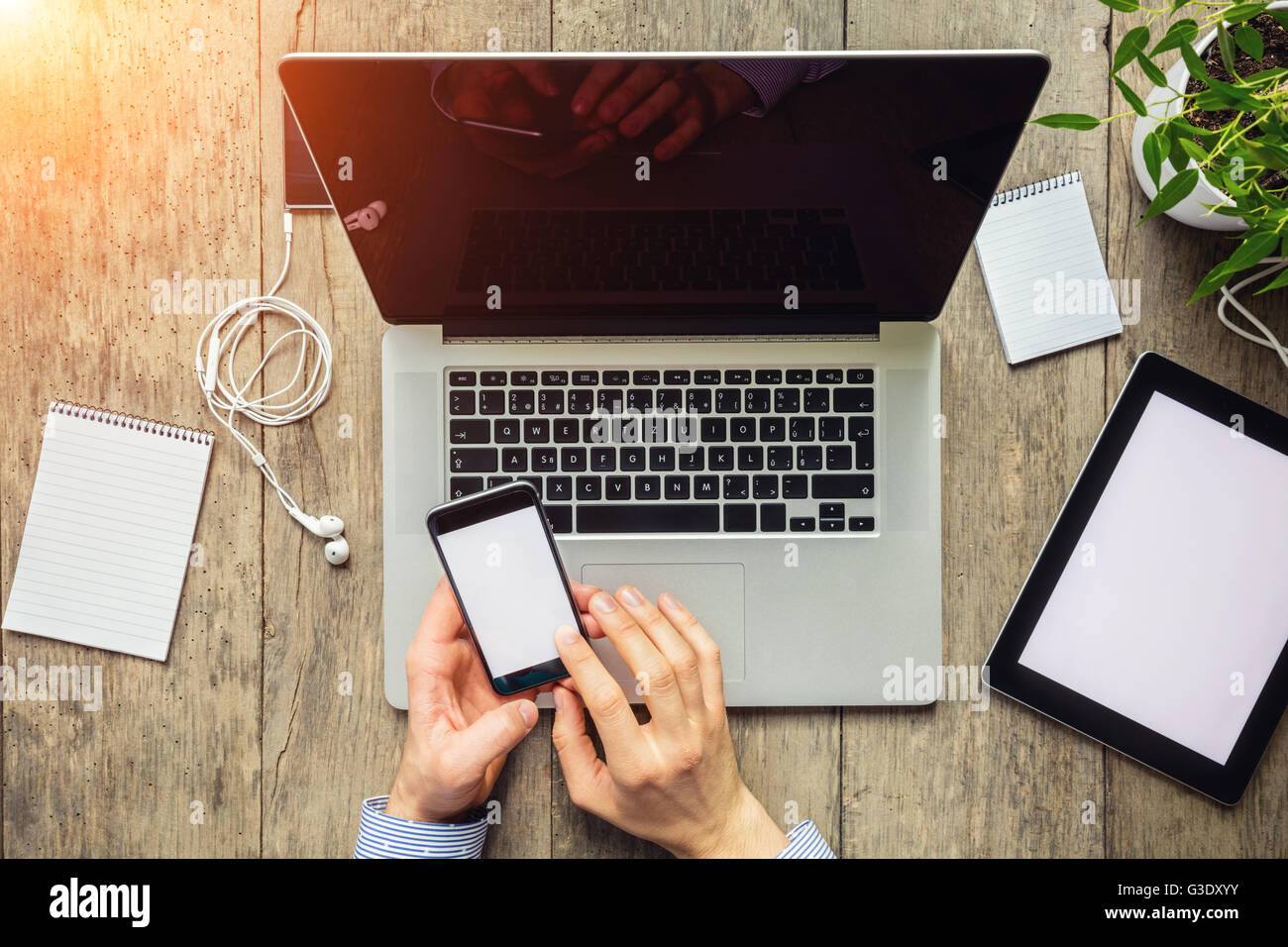 Electronic devices office hi-res stock photography and images - Alamy