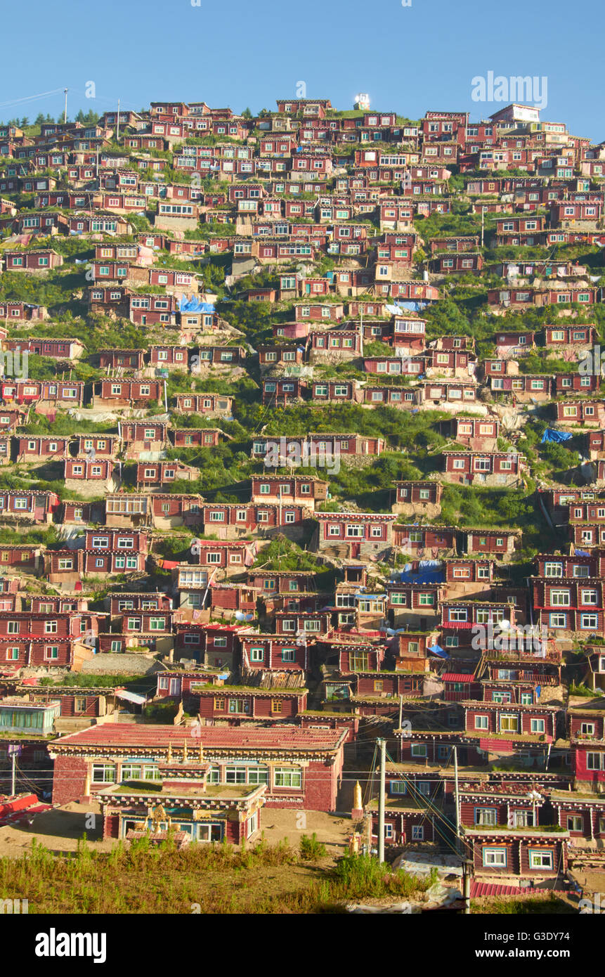 Larung Gar Buddhist Institute Stock Photo - Alamy