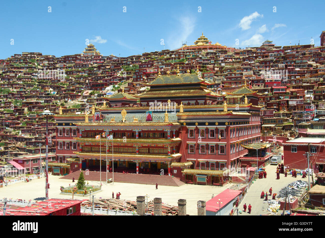 Larung Gar Buddhist Institute Stock Photo - Alamy