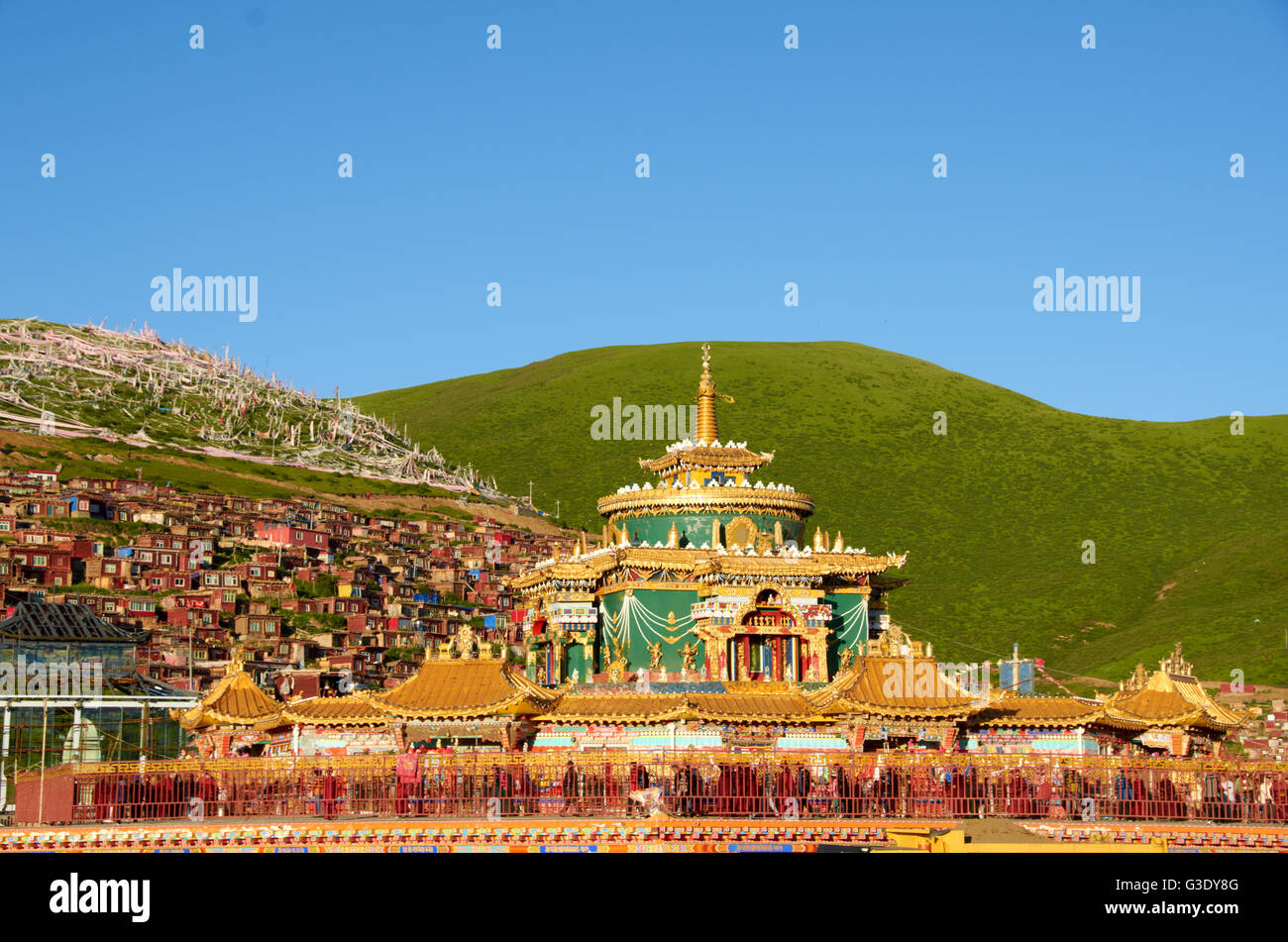 Larung Gar Buddhist Institute Stock Photo - Alamy