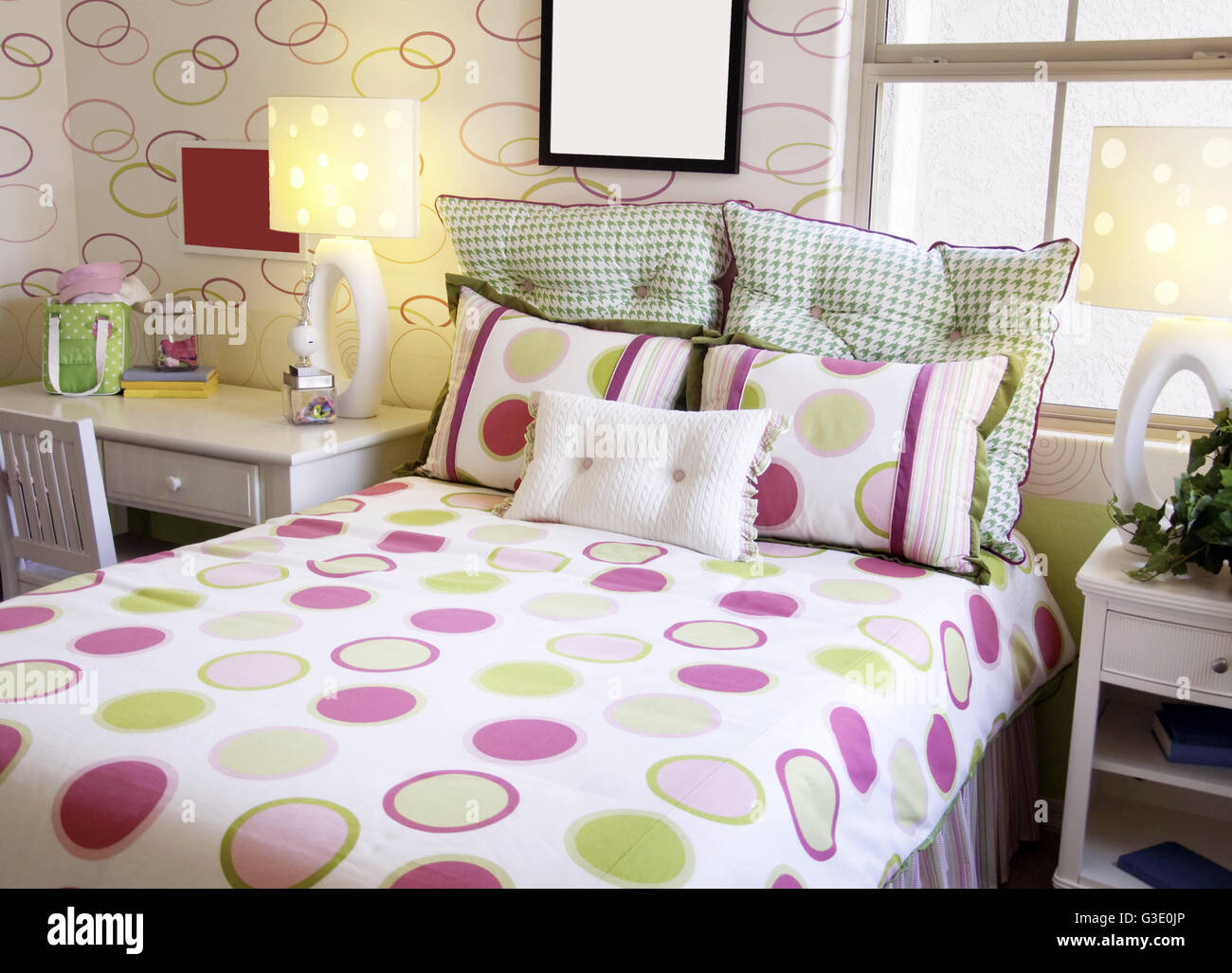 Colorful table covers hi-res stock photography and images - Alamy