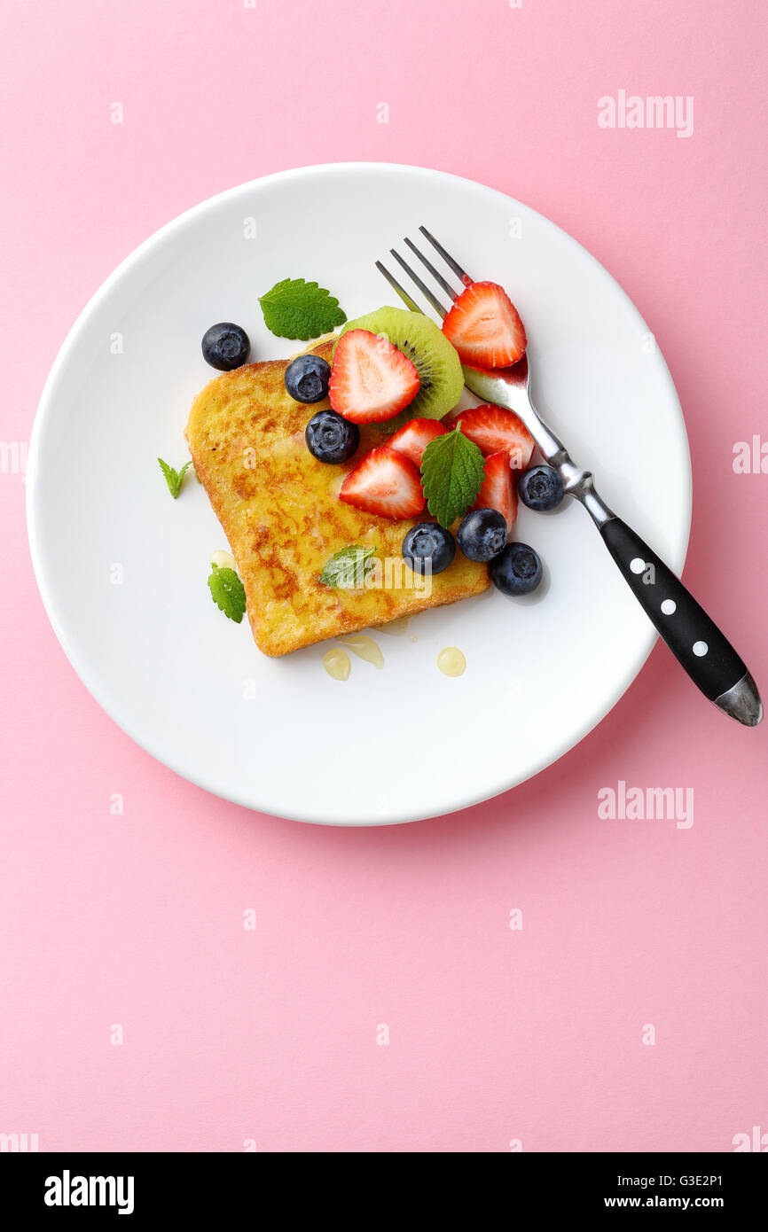 toast with fruits on pink background, food top view Stock Photo - Alamy
