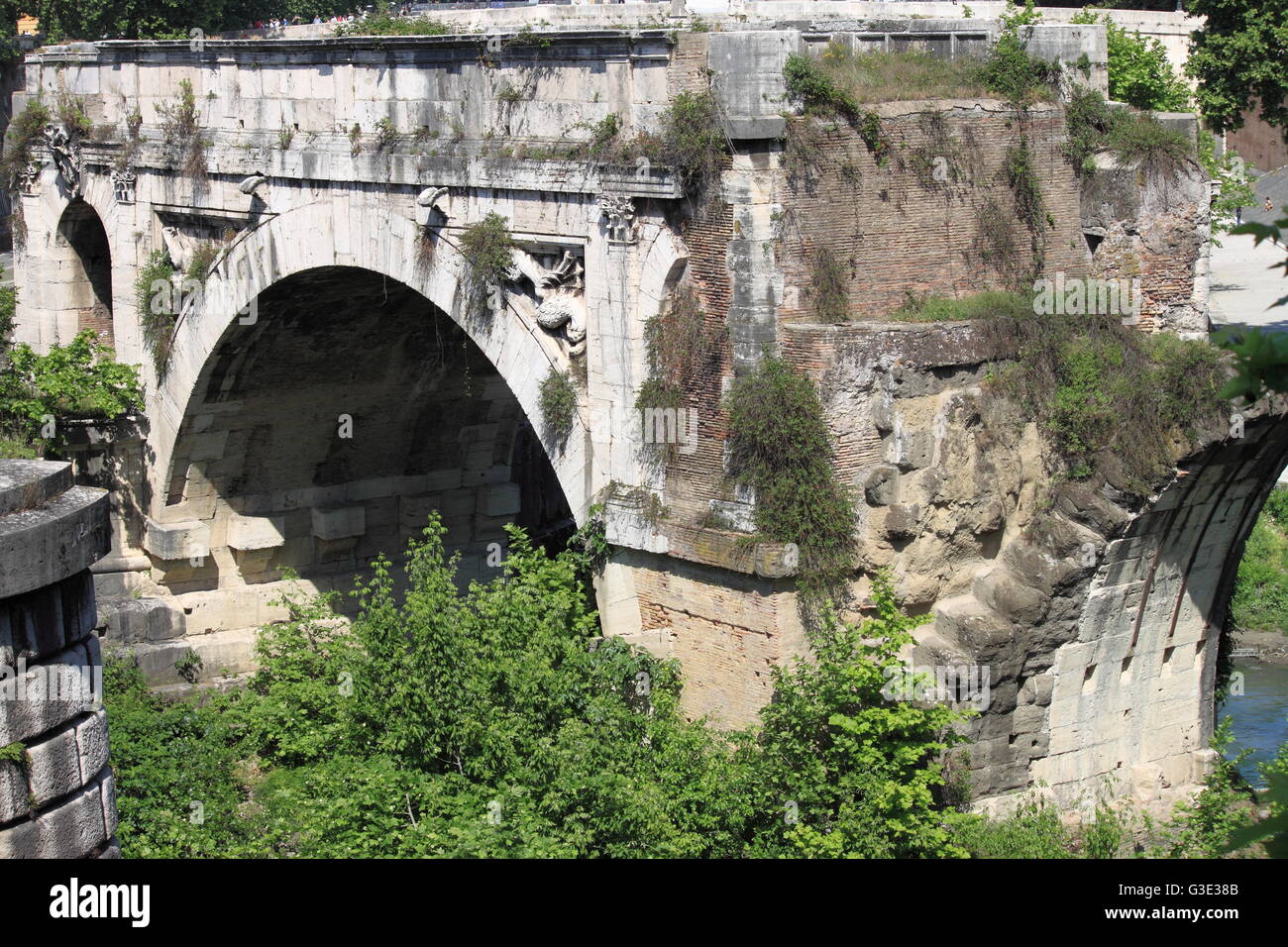 Tiber island broken bridge hi-res stock photography and images - Alamy