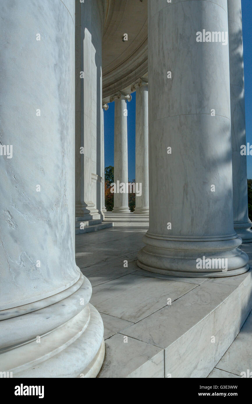 Smooth white marble columns hi-res stock photography and images - Alamy