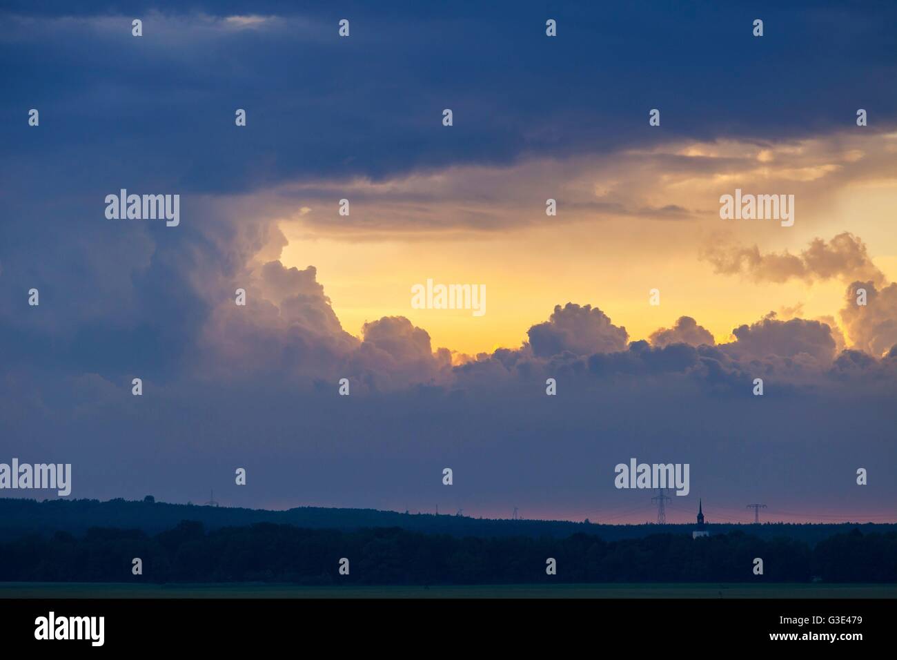 Thundery clouds hi-res stock photography and images - Alamy