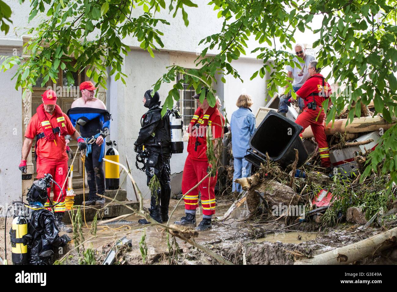 Flooding catastrophy, heavy devastation,members and divers of German ...