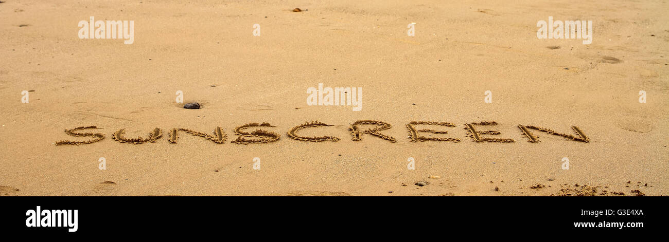 The word Sunscreen wrote in sand on a beach Stock Photo - Alamy