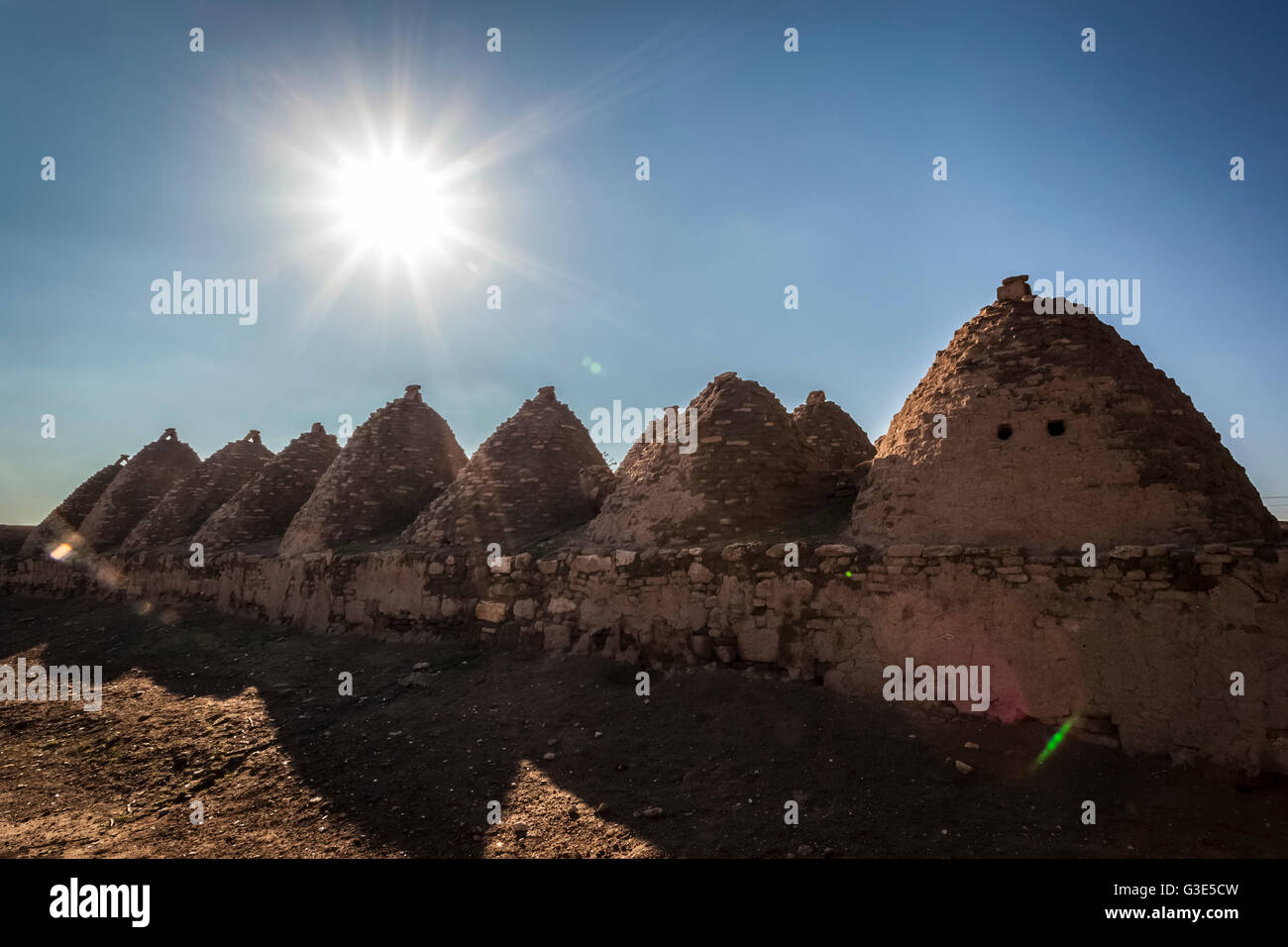 Traditional mud brick beehive houses; Harran, Turkey Stock Photo - Alamy